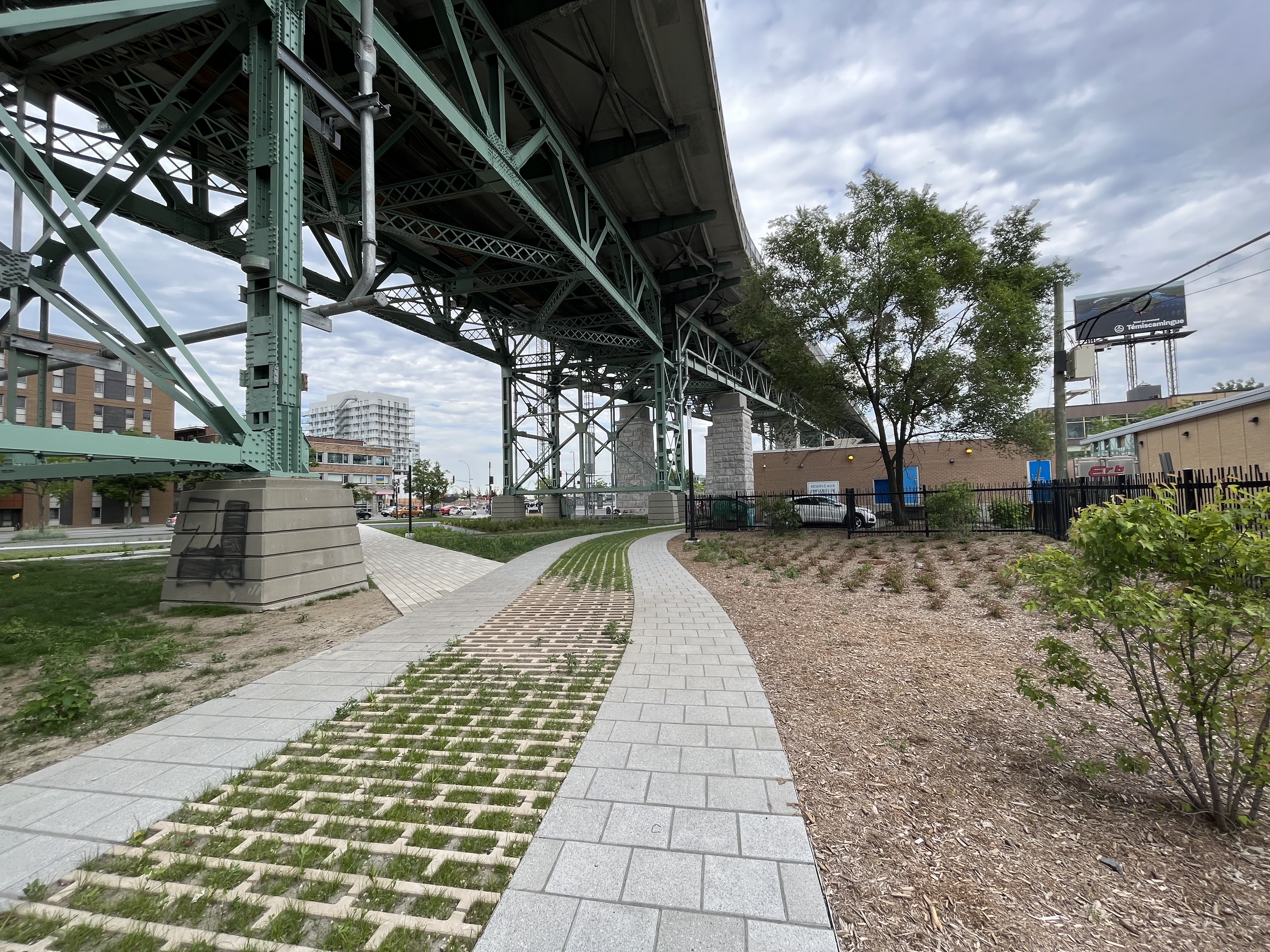 Development of the land under the Jacques Cartier Bridge ...